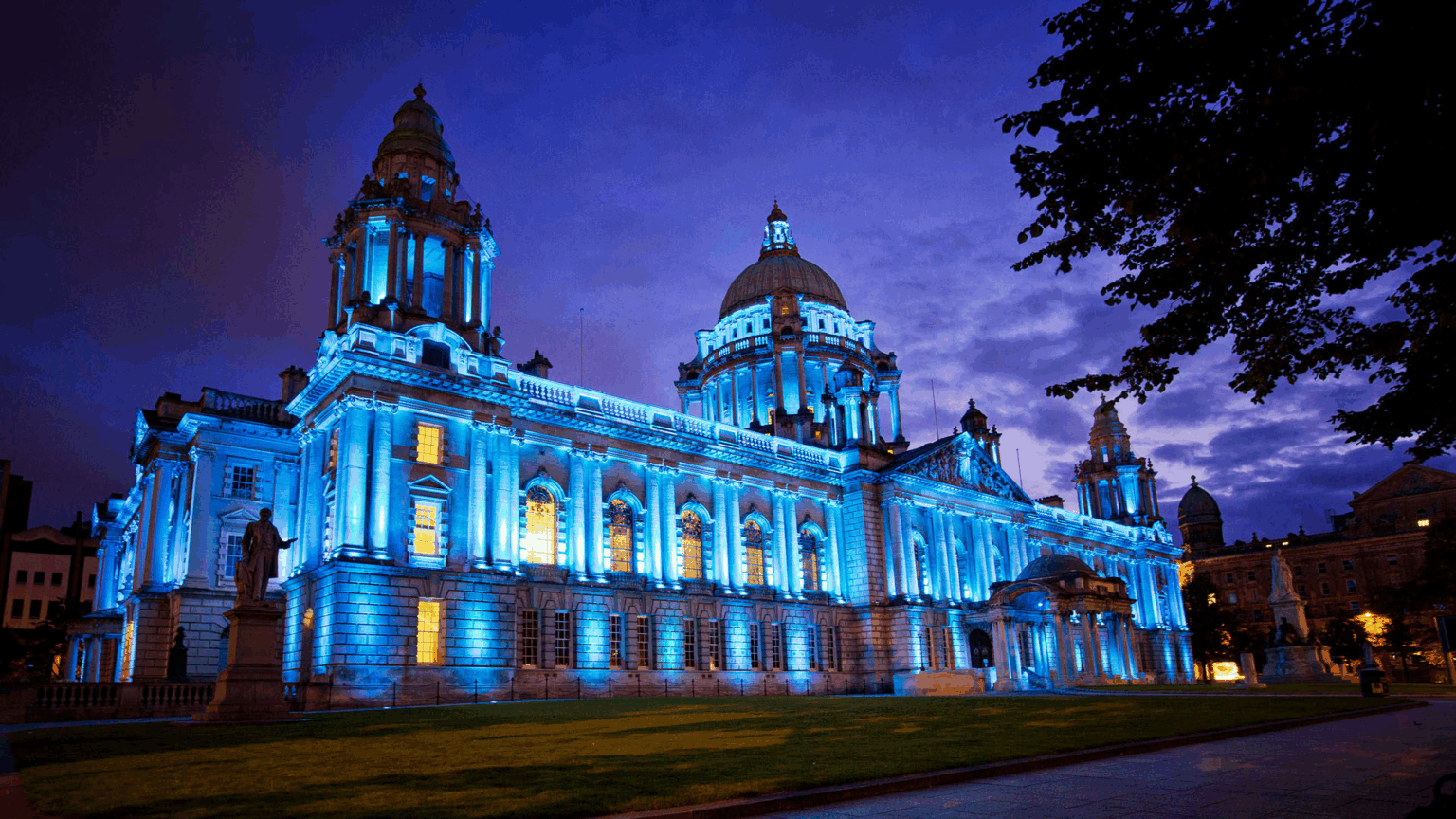 Belfast City Hall – Belfast by Arek Jaworski